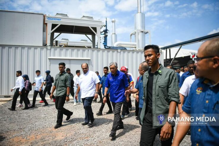 Merasmikan Projek Biogas Kilang Sawit RISDA