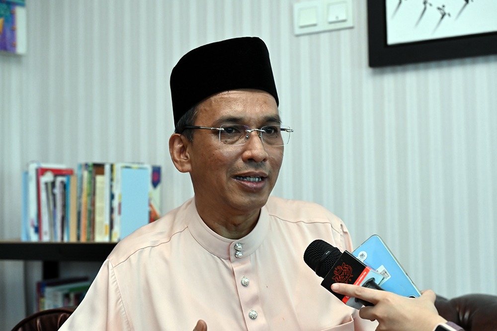 Tengku Azman Gesa Pelihara Identiti, Cukup-cukuplah Cemarkan Bahasa ...