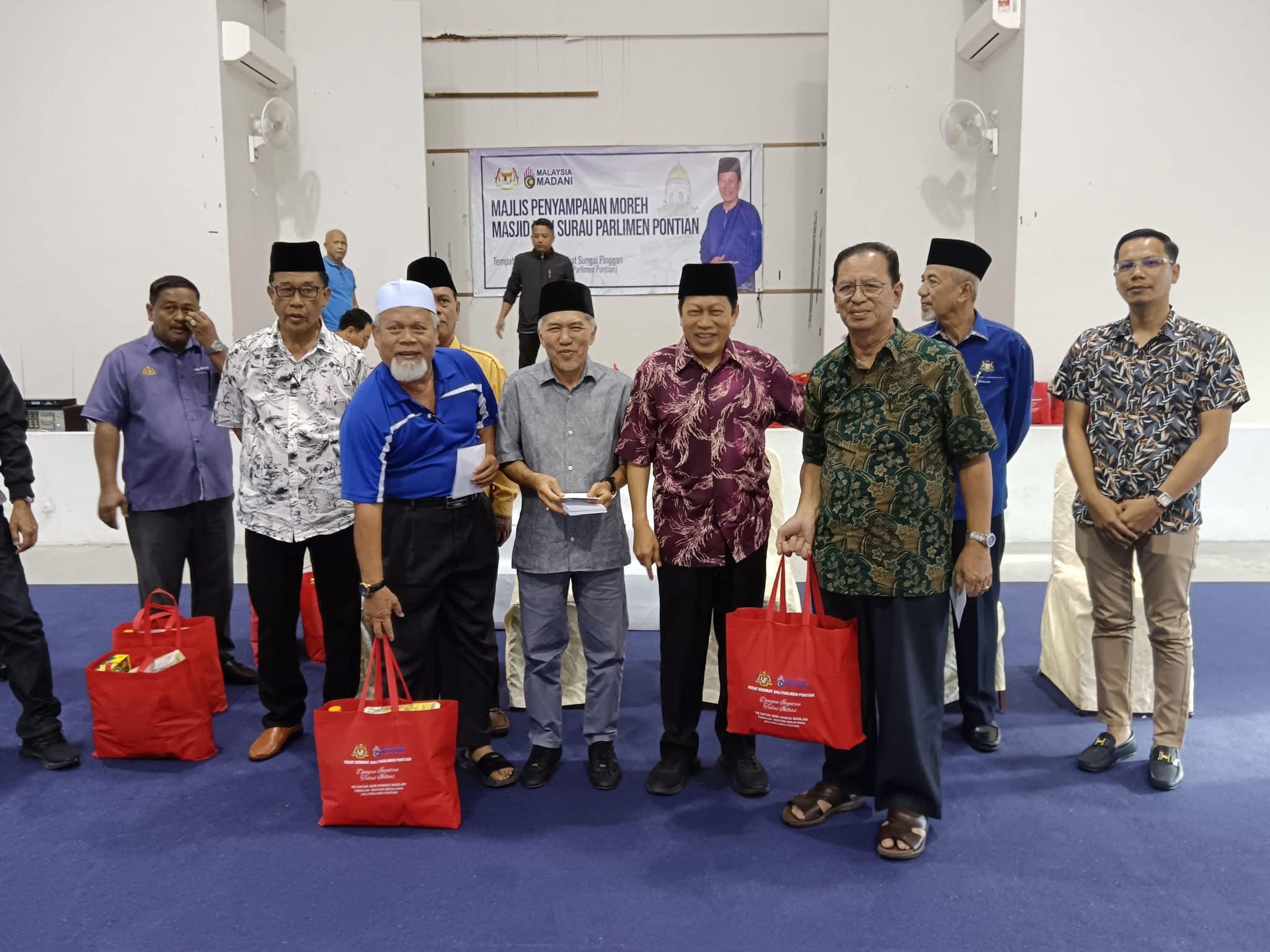 Menjelang Ramadan: Ahmad Maslan Sampaikan Sumbangan Moreh Kepada Masjid ...