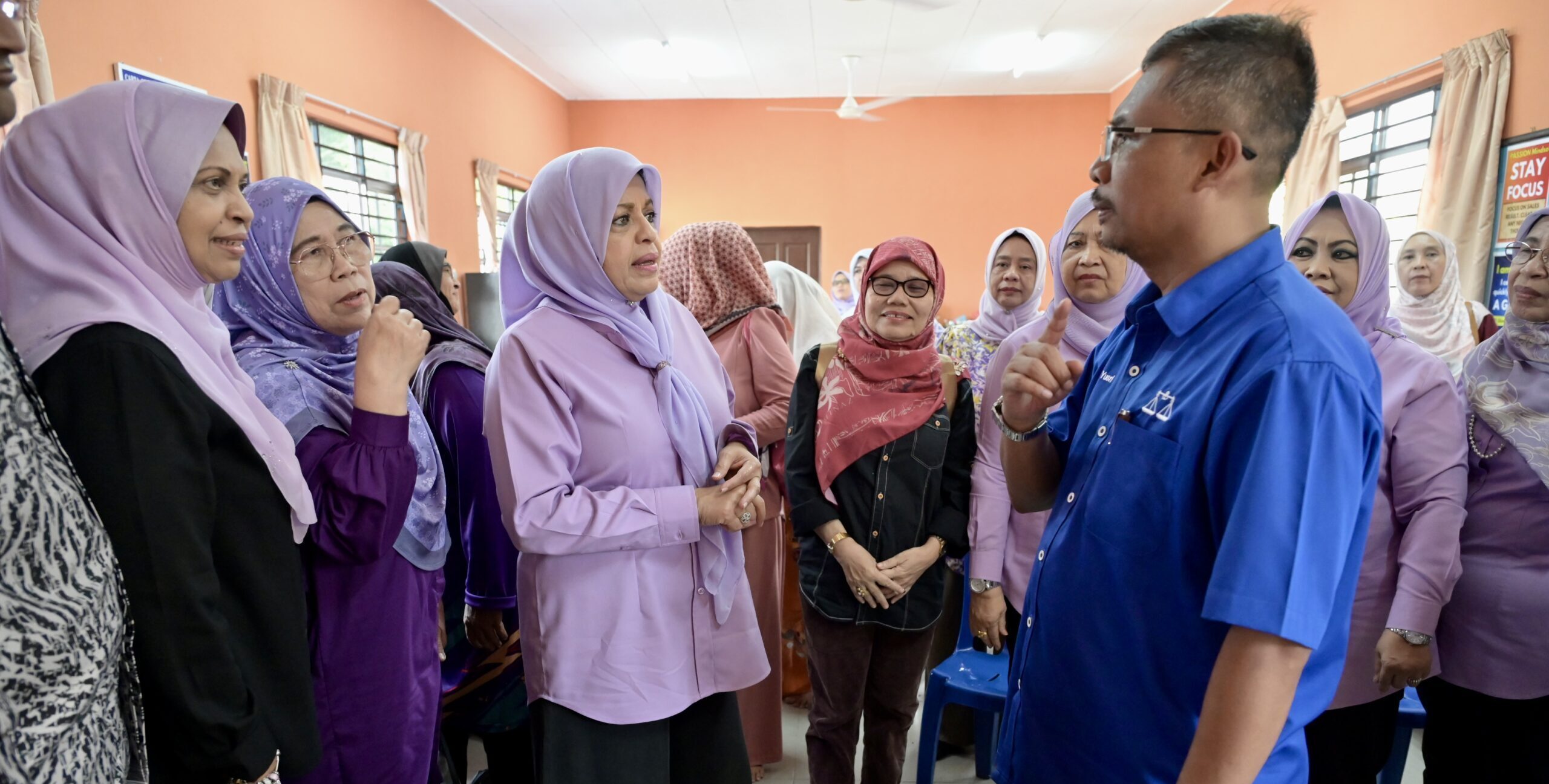HAWA Bantu Kempen Calon BN DUN Ayer Kuning