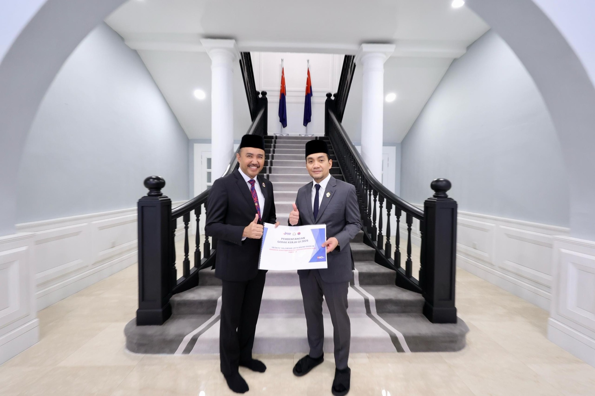 Mohd Jafni Bentang Prestasi Portfolionya Kepada MB Johor