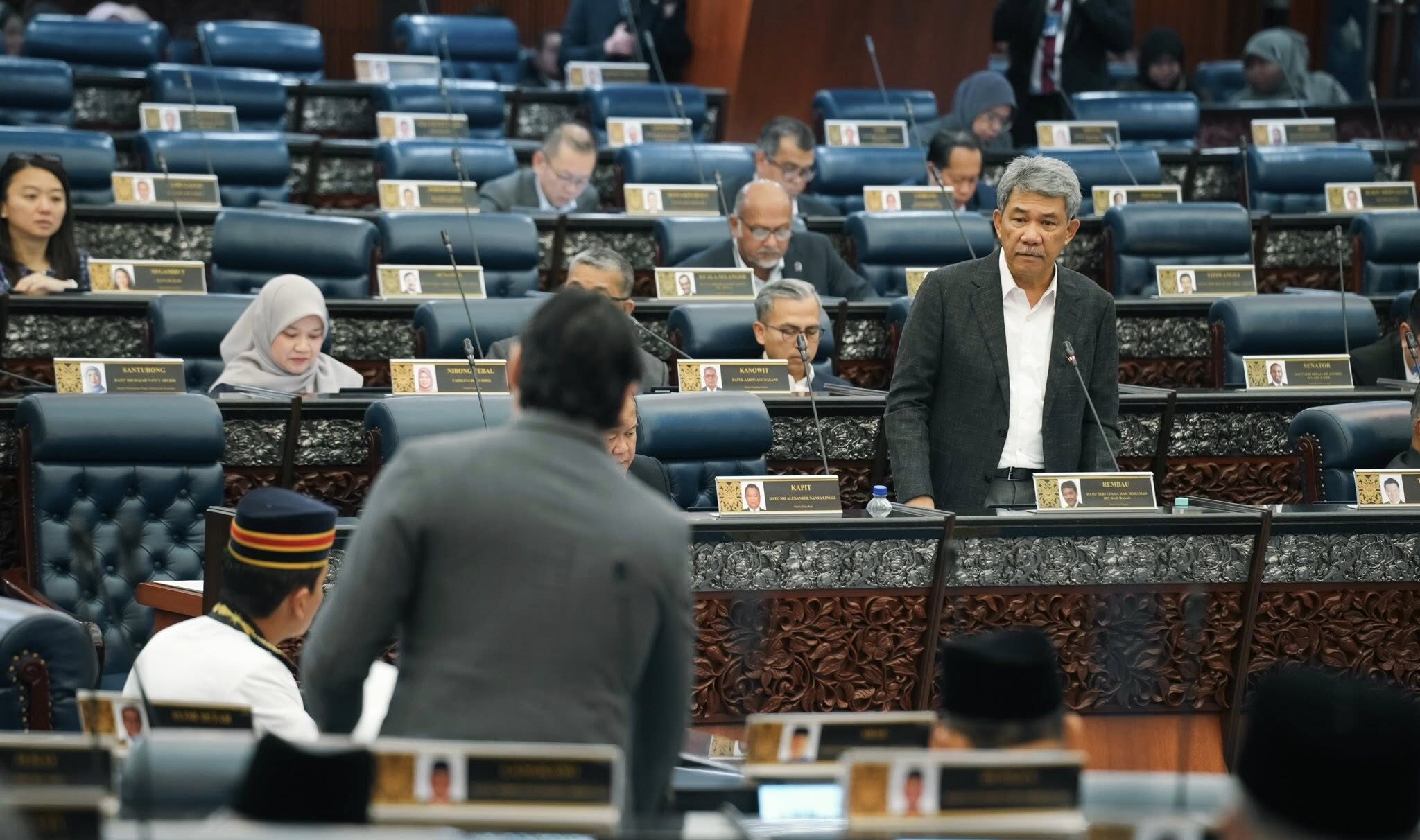 Menjawab Soalan Pada Persidangan Dewan Rakyat