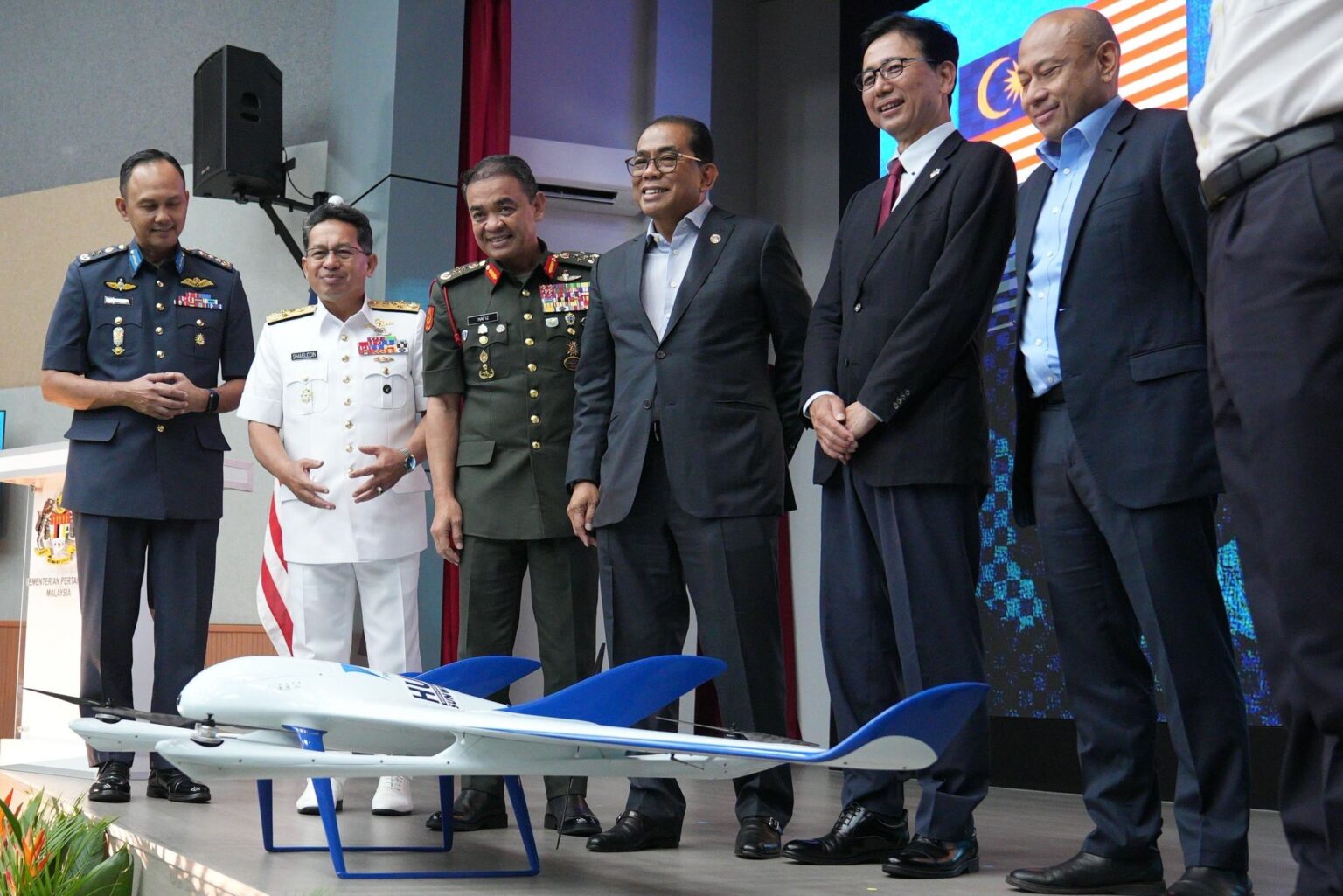 MINDEF: Malaysia Terima 14 UAV Dari Jepun, Komited Perkukuh Kerjasama