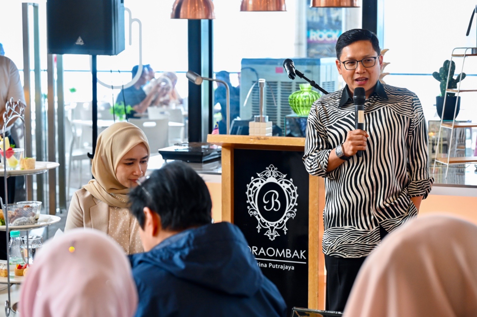 Pemuda, Puteri UMNO Johor Sepakat Kukuhkan Parti – Noor Azleen