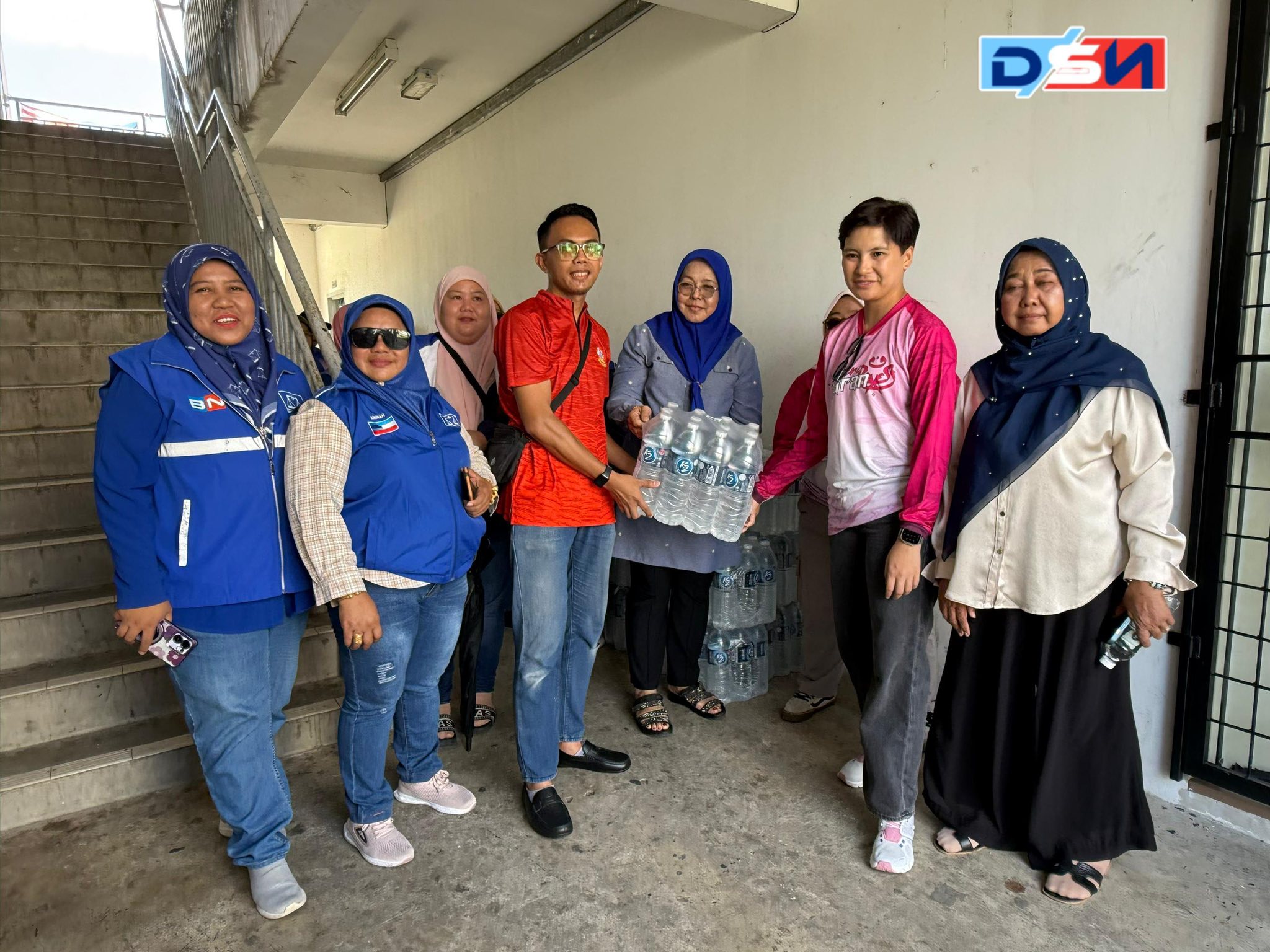 Bantuan Pengagihan Air Mineral PPR Batu Putih