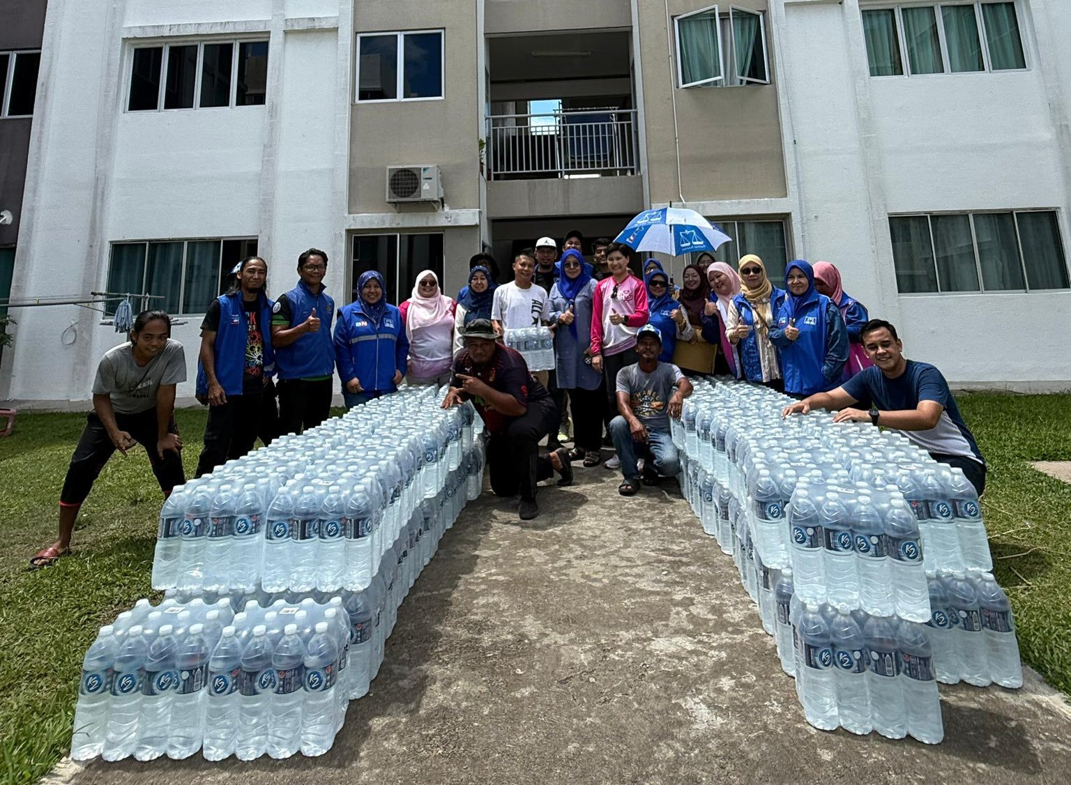 Bantuan Pengagihan Air Mineral PPR Batu Putih