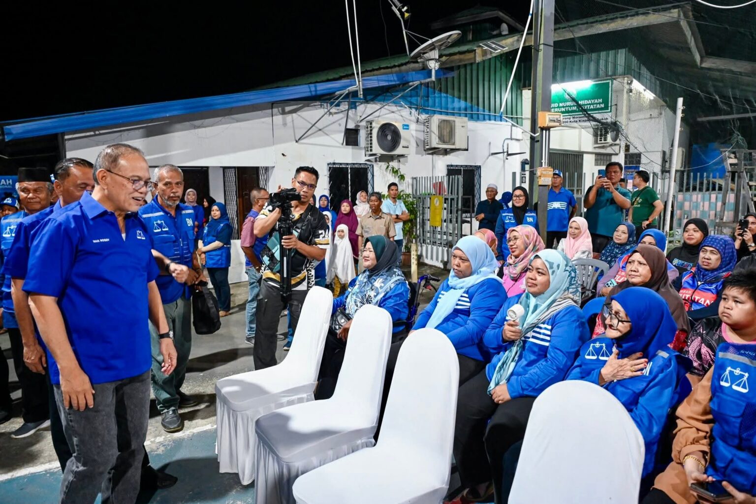 Tok Wan Santuni Pengundi DUN Tanjung Keramat