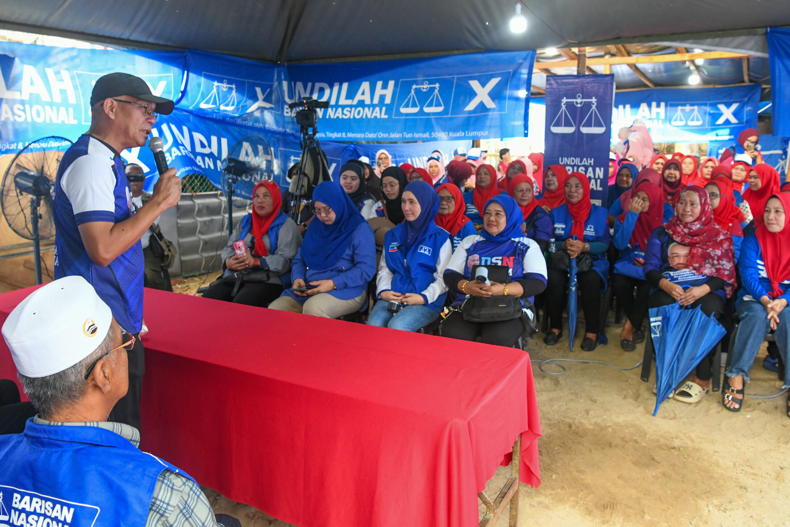 Ziarah Kasih Suhaimi Nasir Santuni Penduduk Pulau Nunuyan