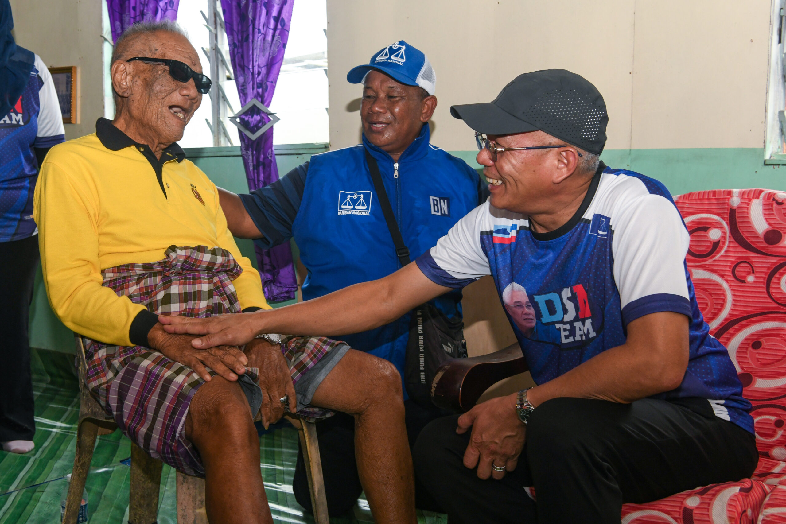 Ziarah Kasih Suhaimi Nasir Santuni Penduduk Pulau Nunuyan