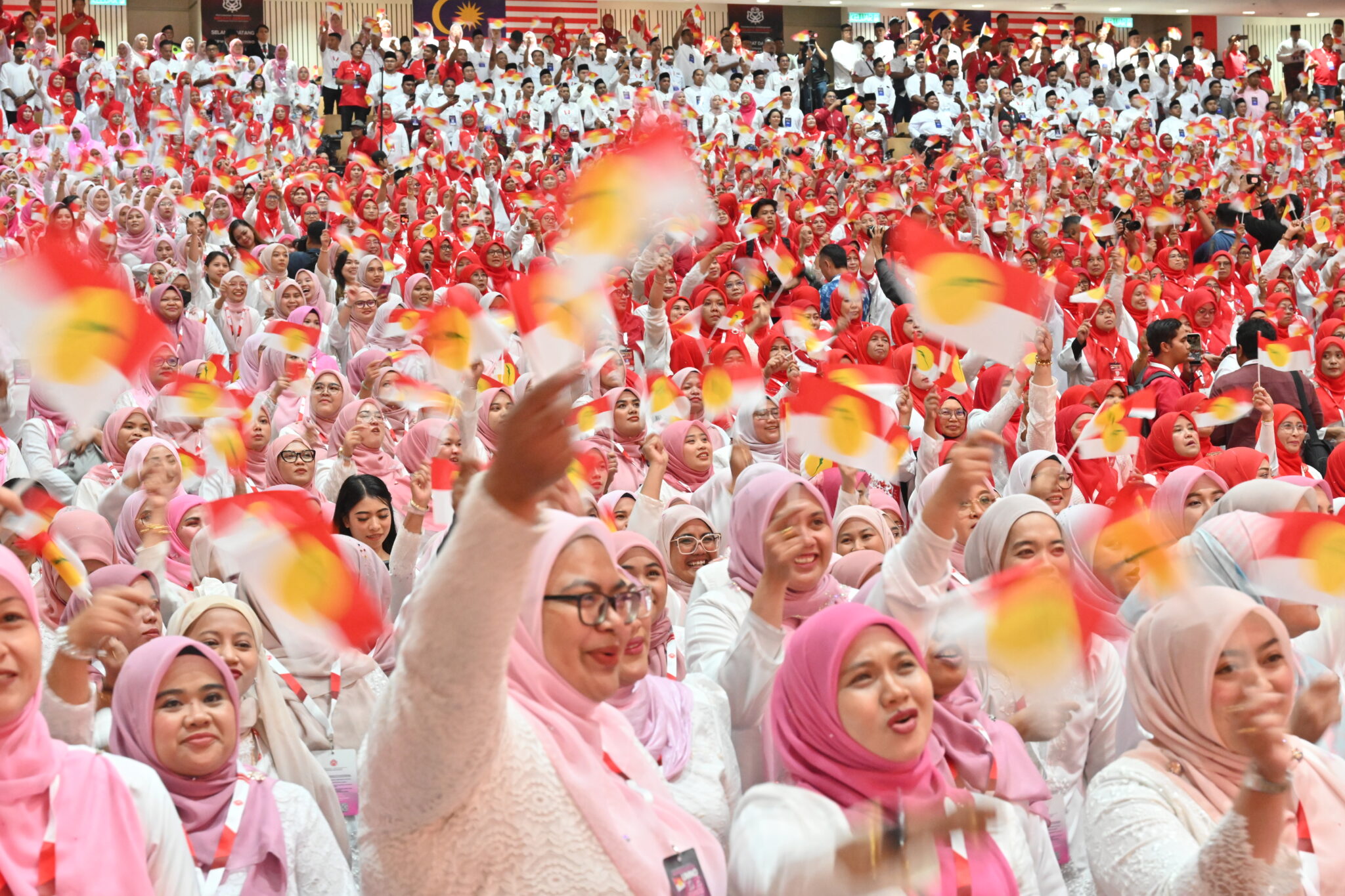 Perkasakan Lagi Media Sosial, Teknologi Semasa Untuk UMNO Kekal Relevan ...
