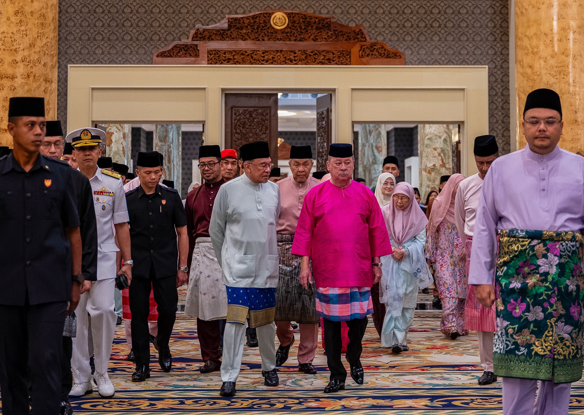 Menunaikan Solat Sunat Aidilfitri
